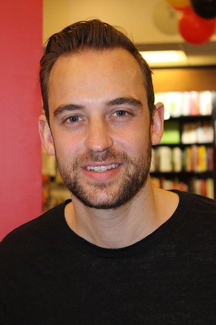 THE ENIGMA OF ROOM 622: A BOOK REVIEW – Annika Perry